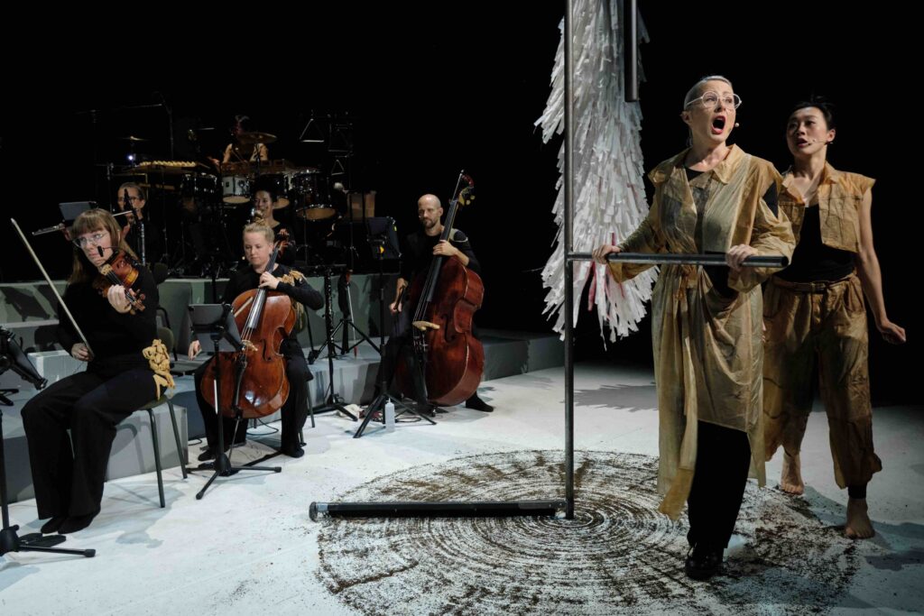 The Sky og Girl in a Small på Copenhgen Opera Festival